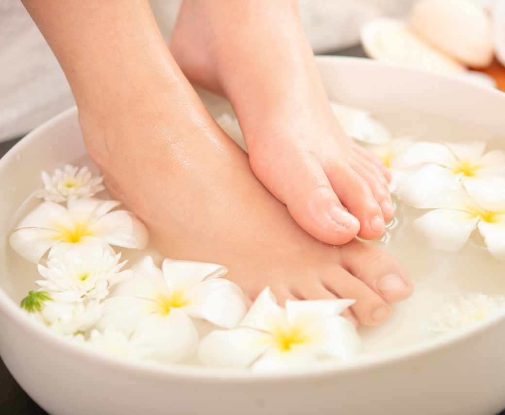 Mary Anoints Jesus - Bible lesson for kids - Trueway Kids